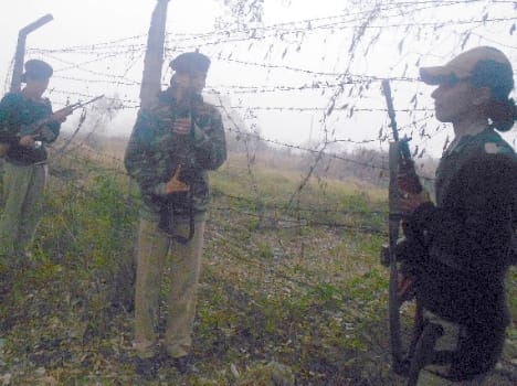 In Pictures Brave Lady Constable Of Bsf At Loc - पाक के साथ दो-दो हाथ ...