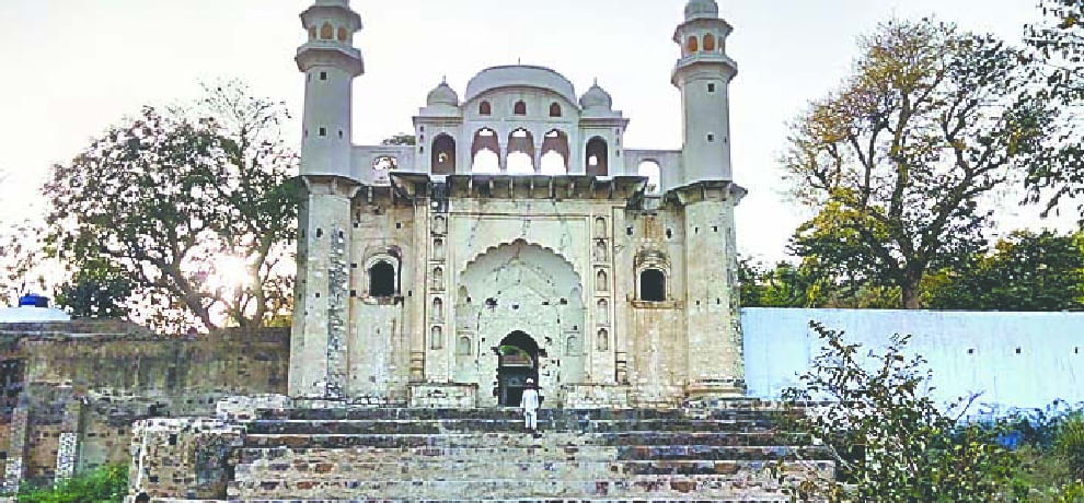 Shekh Musa Ki Mazar And Its History In Gurgaon - एक मीनार को हिलाने से ...