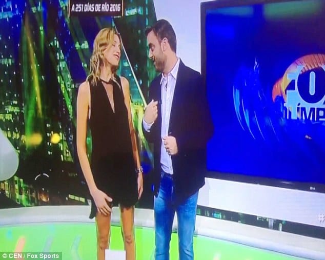 Reporter Accidentally Flashes Her Underwear During Live Broadcast ...