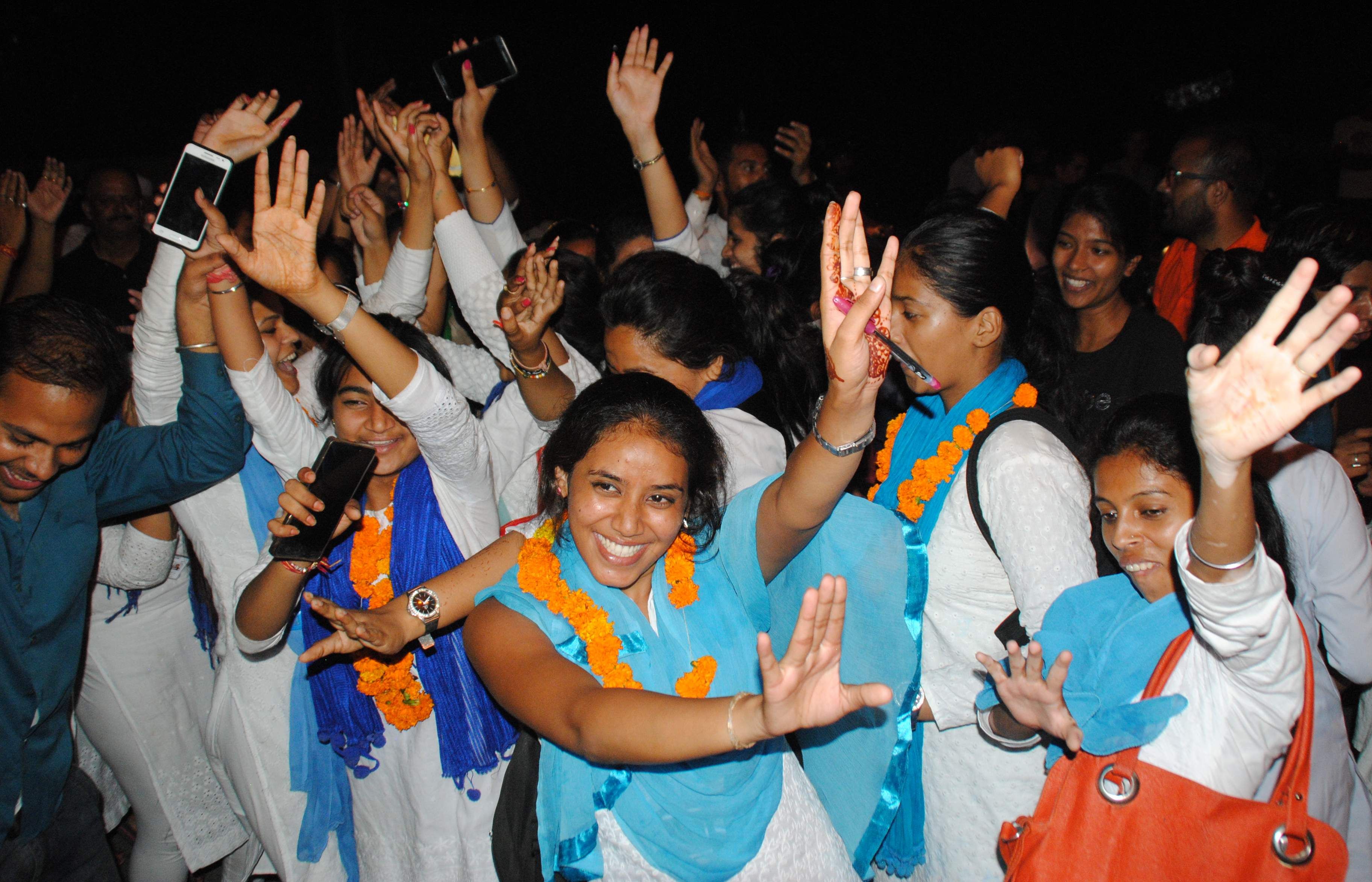 Abvp Celebrate Mkp College Victory. - Mkp में लगातार 7वीं जीत पर झूम ...
