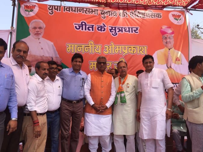 A Grand Welcome Of Bjp Leader Om Mathur - यूपी में जीत दिलाने वाले ओम ...