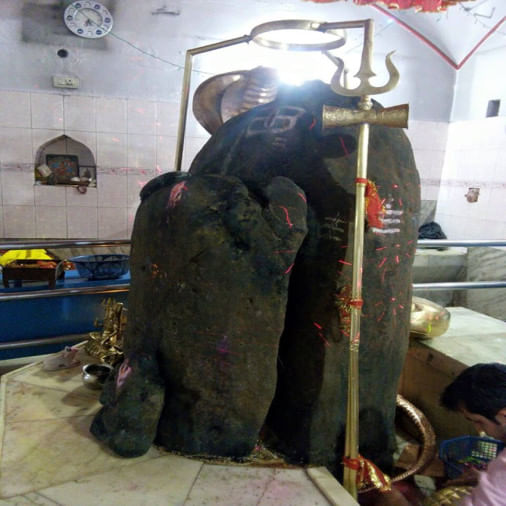 Kathgarh Mahadev Temple In Himachal Pradesh - दाे भागो में बंटे शिवलिंग ...