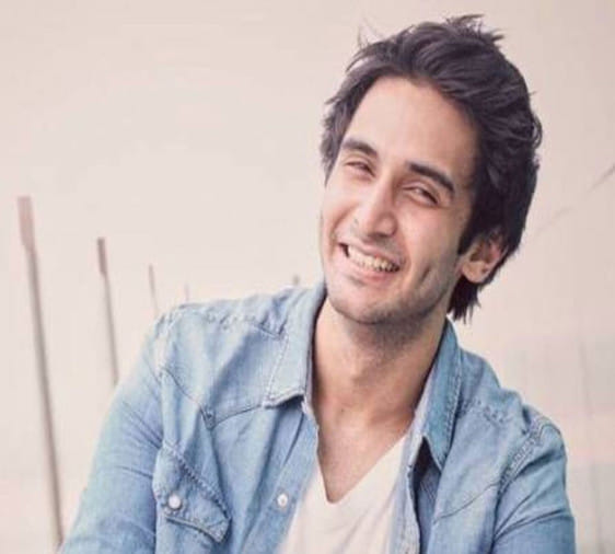 बॉलीवुड स्टार्स पर भारी पड़ेगा विनोद मेहरा का ये बेटा, देखें बिंदास ...