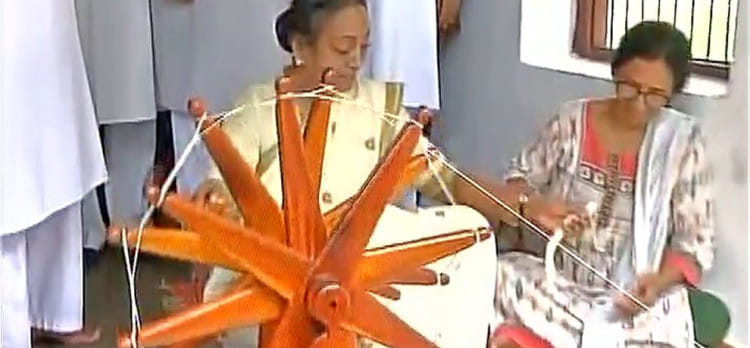 Congress Presidential Candidate Meera Kumar Reaches Sabarmati Ashram ...