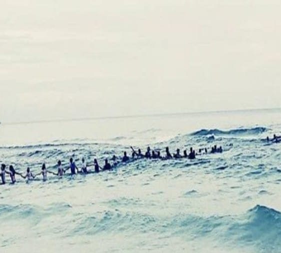 Strangers Saved Life Of Drown Family By Human Chain At Panama City ...