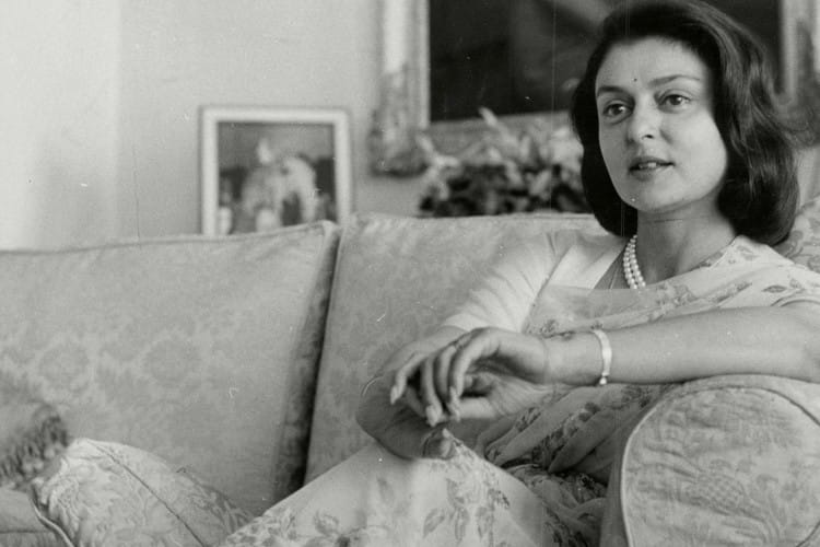 Queen Gayatri Devi Ten Facts About Her Life - गायत्री देवी: राजशाही ठाठ ...