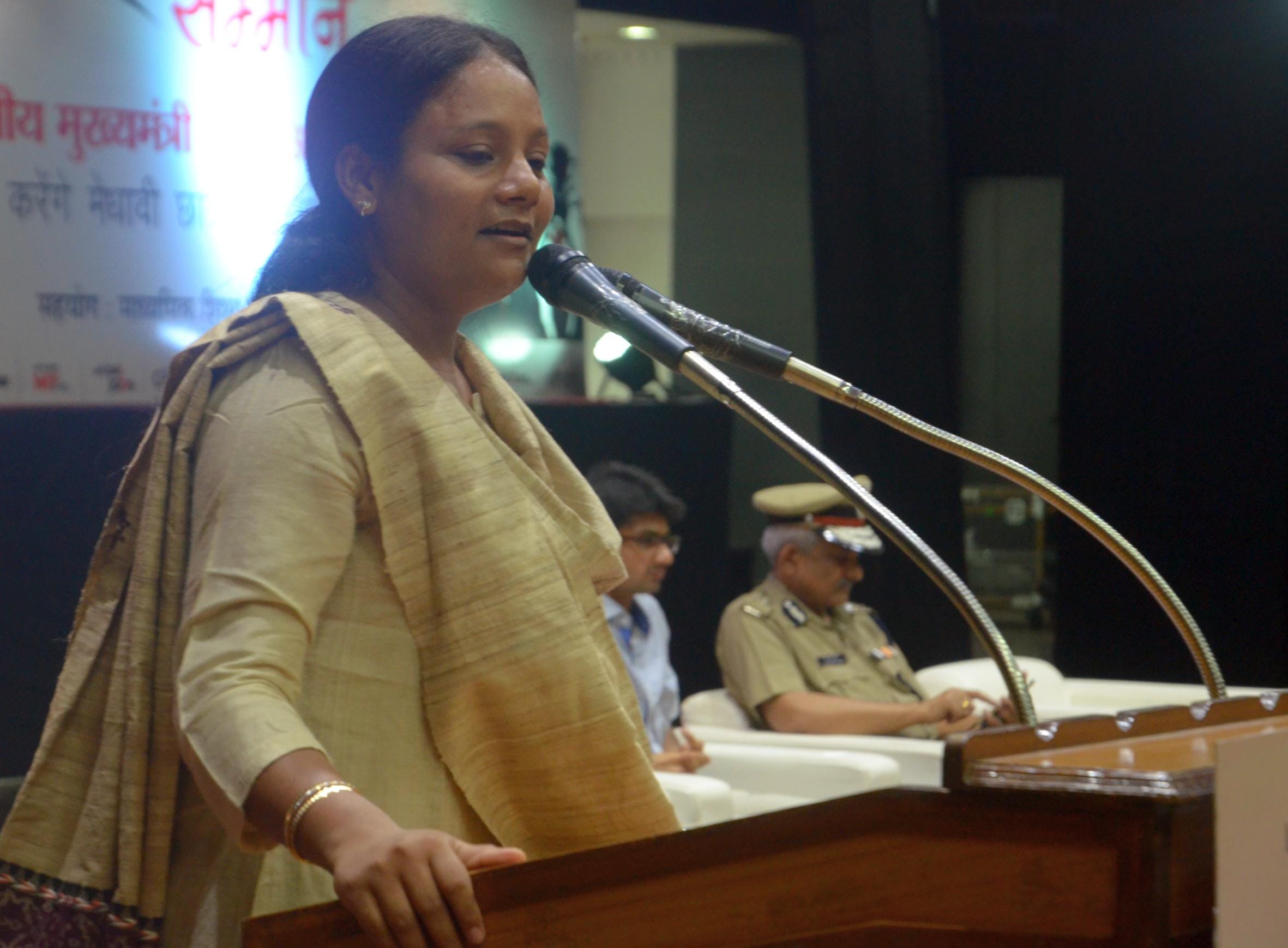 Arunima Sinha Speaks To Uttar Pradesh Board Toppers. - माउंट एवरेस्ट ...
