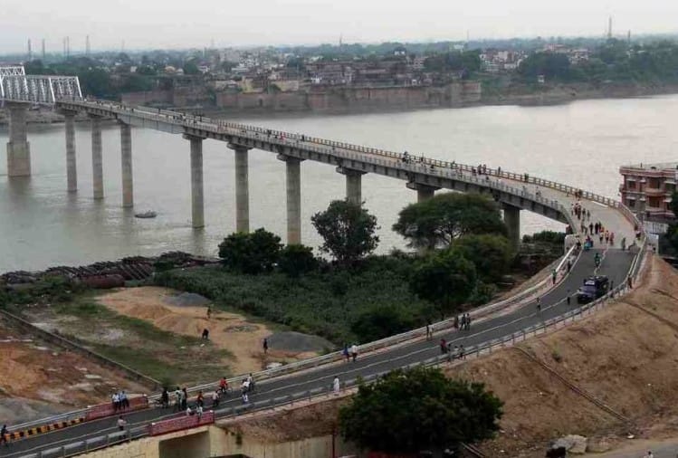 Police Reached At Samne Ghat Bridge Varanasi On Information Of Youth ...