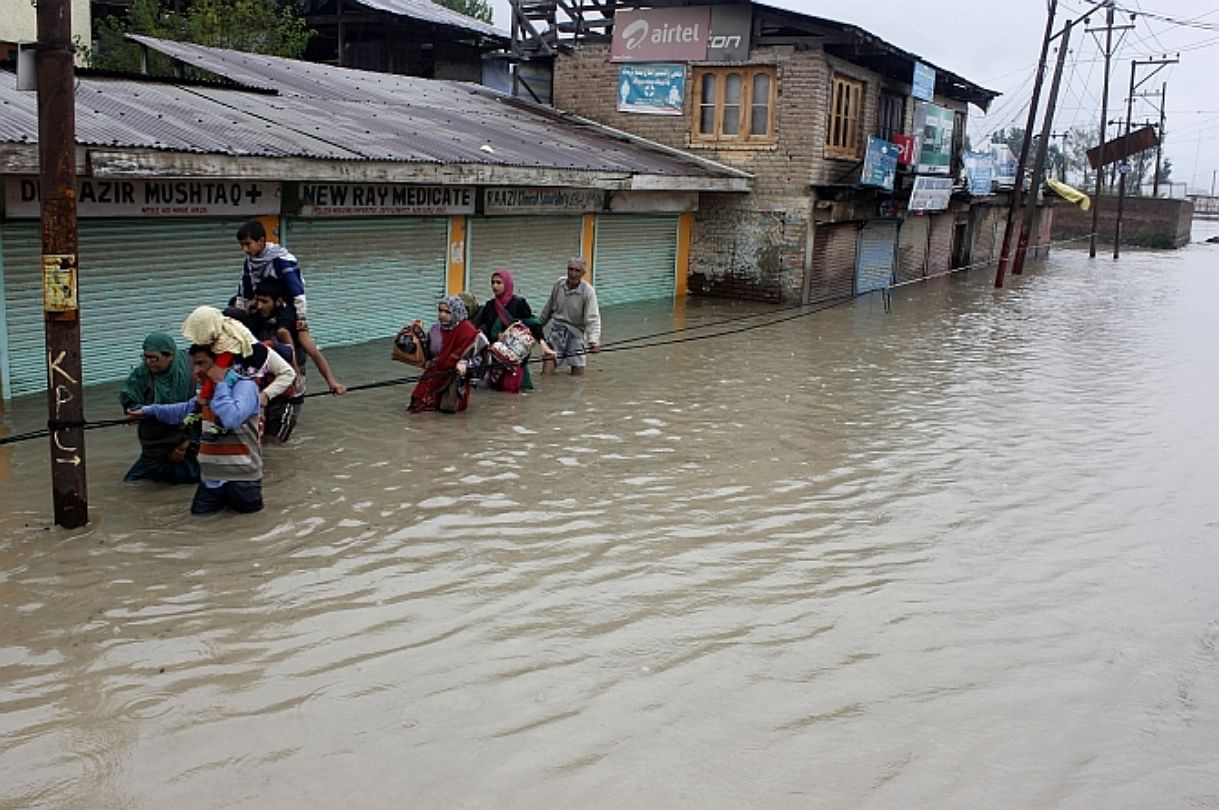 Amarnath Yatra Fourth Batch Leave In Between High Flood Alert In Jammu