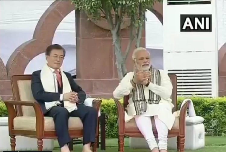 Pm Modi And South Korean President Moon Jae-in Listen To Bhajans Sung ...