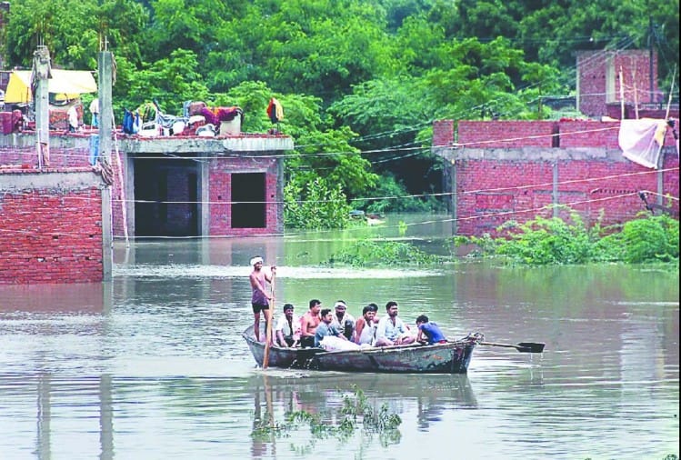 Heavy Rainfall And Increase In Water Level Of Pandu River - Photos ...