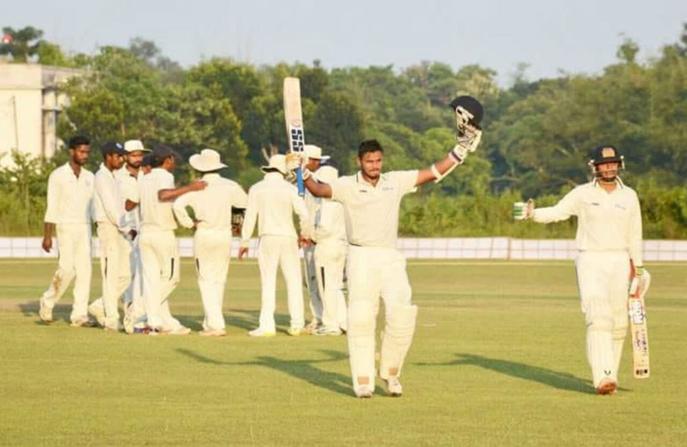 Ranji Player Amit Gautam Got Mathura Das Mathur Cricket Awards In ...
