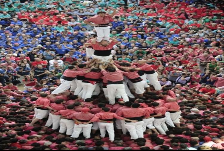World's Biggest Human Pyramid Festival Finished In Santa Tecla - दुनिया ...