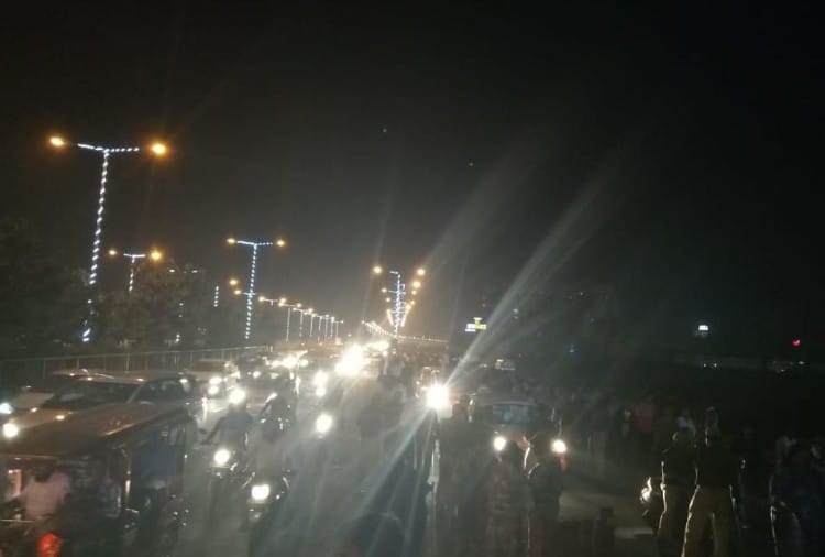 मैच के चलते शहीद पथ जाम, कई किमी तक लगी वाहनों की लंबी कतारें - Road ...