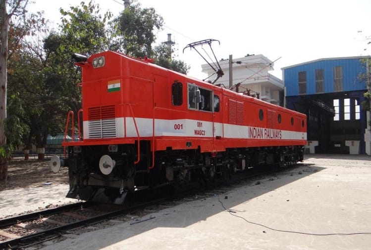 Worlds First Converted Rail Engine Trial In Dlw Varanasi - पटरी पर ...