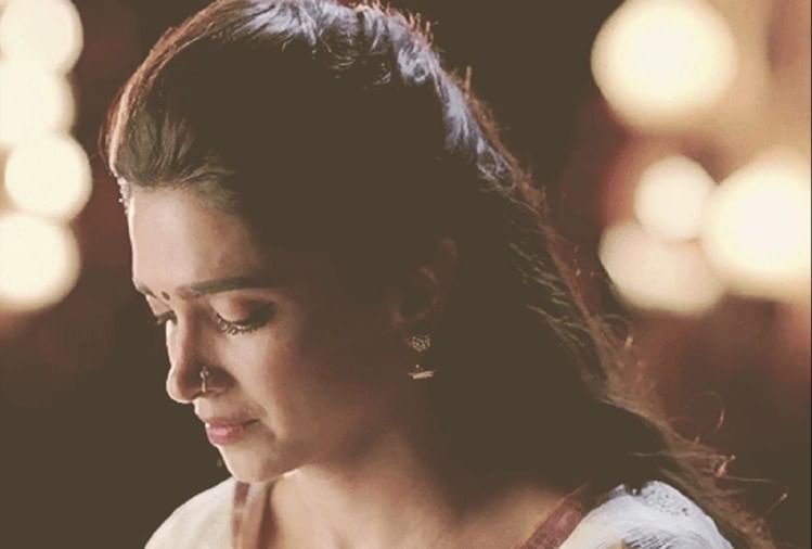 5 Bollywood Actress Who Looks Bold In Crying Scene - रोते हुए भी ...