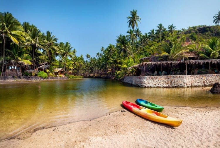 Spend Best Holidays In Daman On Beaches And Lighthouse - अक्टूबर में ...