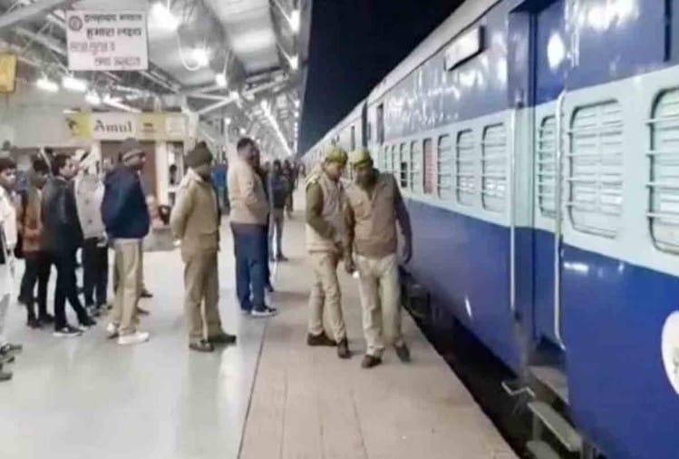 People In Shock After Blast In Kalindi Express Train - कालिंदी ...
