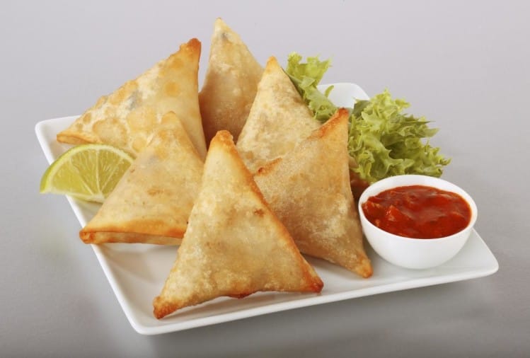 How The Samosa Came To India Know Interesting Facts - कैसे ईरान से भारत ...