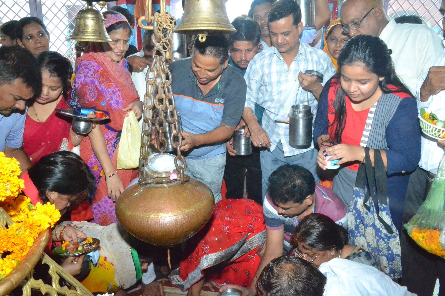 Khereshwar Mandir - Aligarh News - बम बम भोले के जयकारों से गूंजे शिवालय