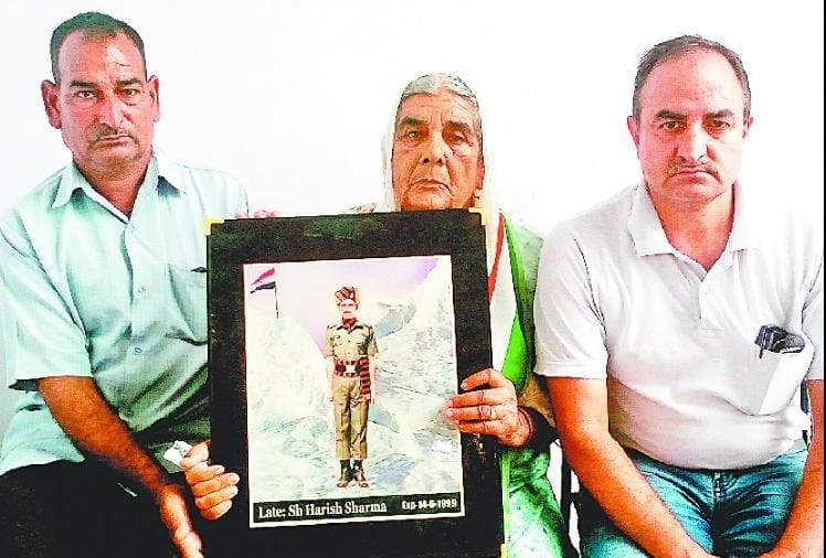 कारगिल युद्ध में शहीद लांस नायक के इस परिवार के लिए 'विजय दिवस' के कोई ...