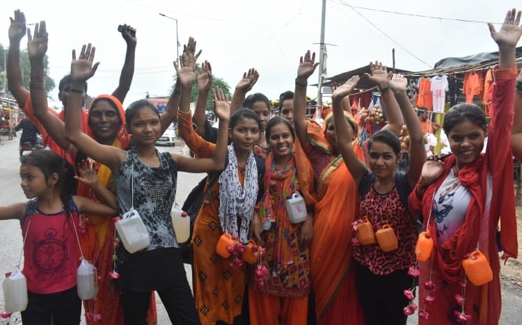 A Crowd Of Devotees Will Gather On The Fourth Monday - चौथे सोमवार पर ...