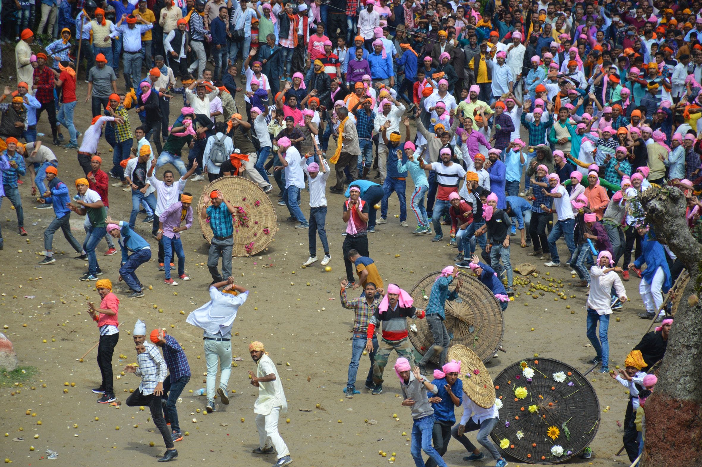 Devidhura Bagwal Fair - Champawat News - देवीधुरा बगवाल:60 हजार नेत्रों ...