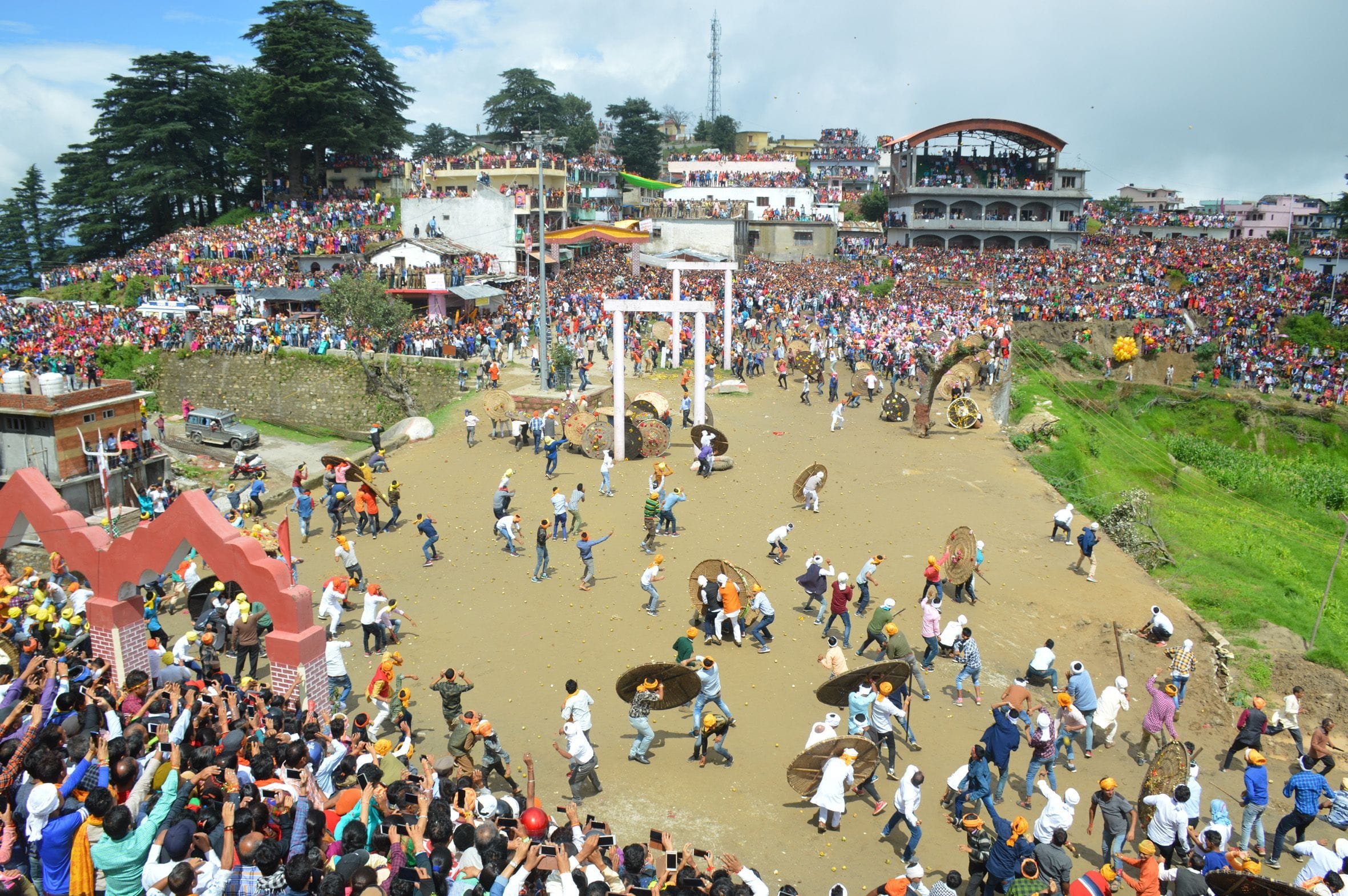 Devidhura Bagwal Fair - Champawat News - देवीधुरा बगवाल:60 हजार नेत्रों ...