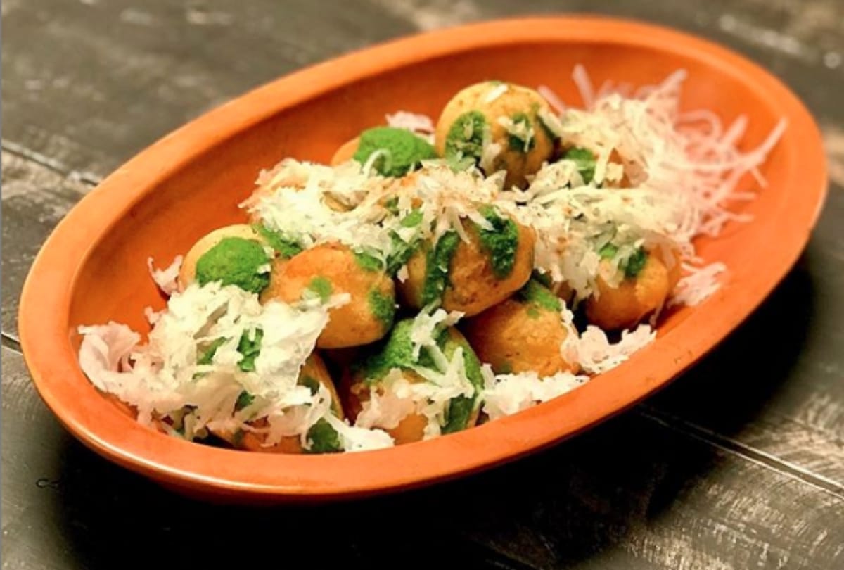 Delhi Street Food Ram Ladoo Recipe - एक बार घर पर बनाएंगे राम लड्डू, तो ...