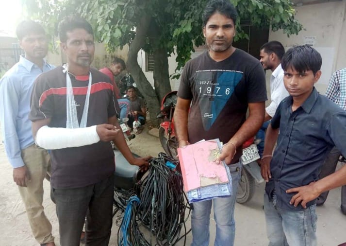 Manhandlig With Npcl Team, Je Injured - बिजली चोरी पकड़ने गई टीम पर ...