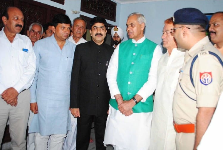 Governor Of Gujarat Took Information About Shamli From Officials ...