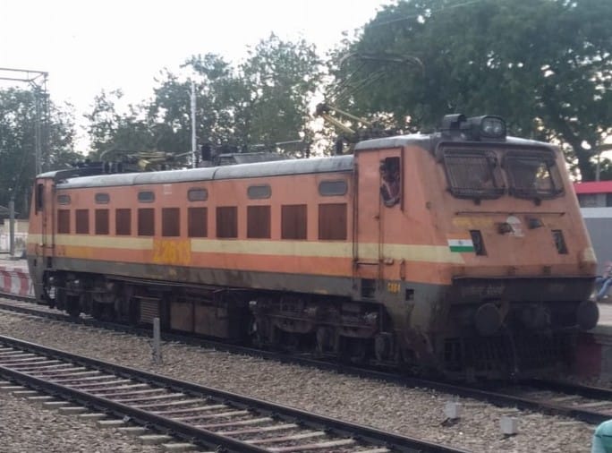 Electric Train Ka Engine Aaya - 29 को इलेक्ट्रिक रेल इंजन के साथ ...