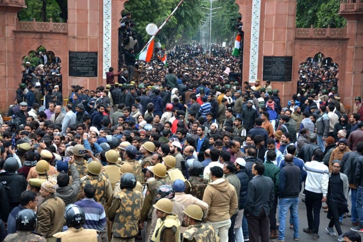 Amu Students Protest Against Citizen Admendent Act - नागरिकता संशोधन ...