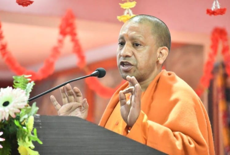 When Yogi Adityanath Showed Angry Mood On Ssp For First Time - योगी ...