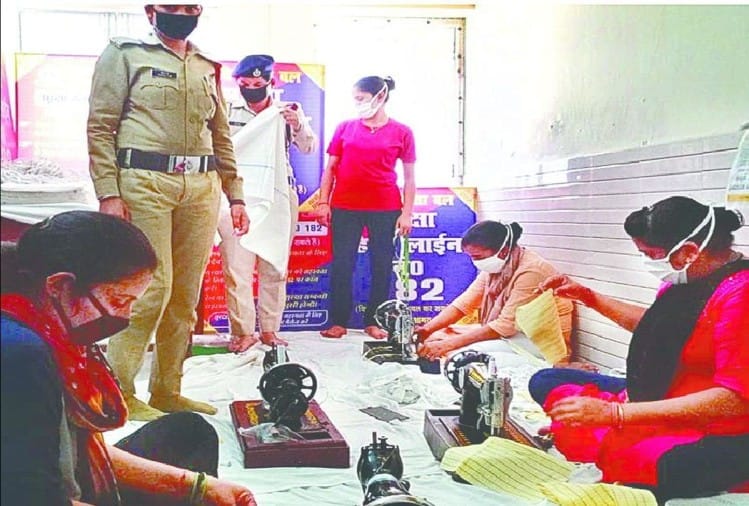 Rpf Women Policemen Are Making Masks In Agra - #ladengecoronase ...