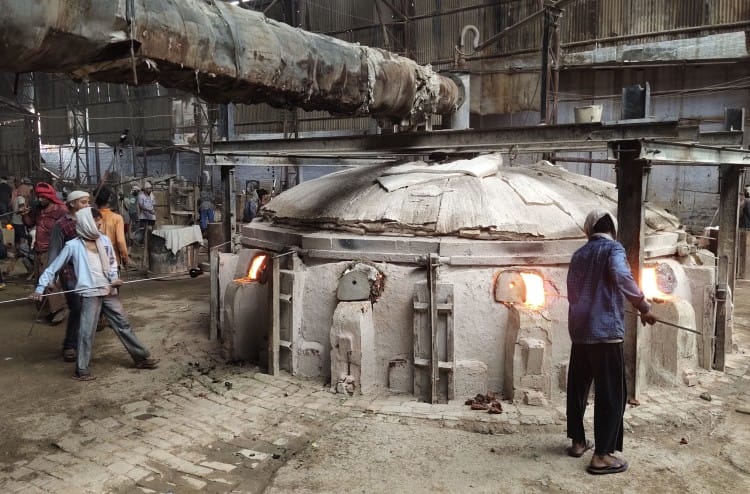 Bangle Factory - रविवार को कारखानों में खनकी चूड़ियां, जारी रहा उत्पादन ...