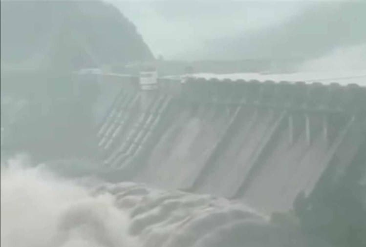 Jammu Kashmir: Gates Of Salal Dam On Chenab River In Reasi District ...