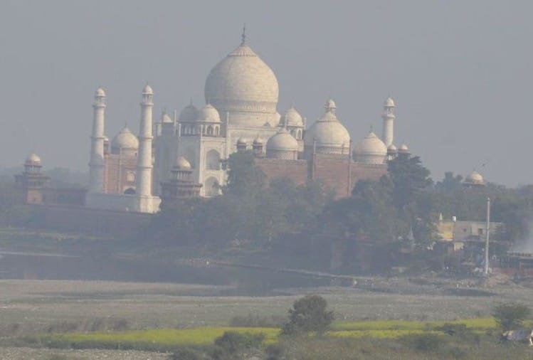 Pollution Level Increased In Agra Due To Straw And Garbage Burning ...