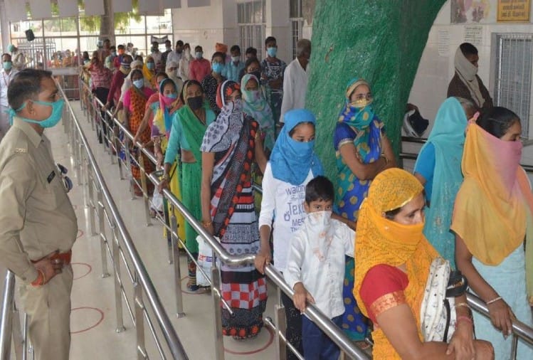 Lady Loyal Hospital Women Fight At Submit Parcha - लेडी लॉयल में पर्चा ...