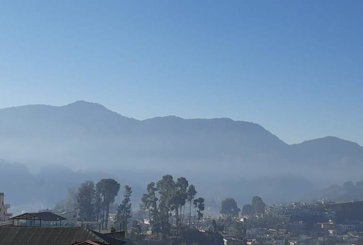 Uttarakhand Weather Today : कोहरे में लिपटा देहरादून, बाद में निकली चटख ...