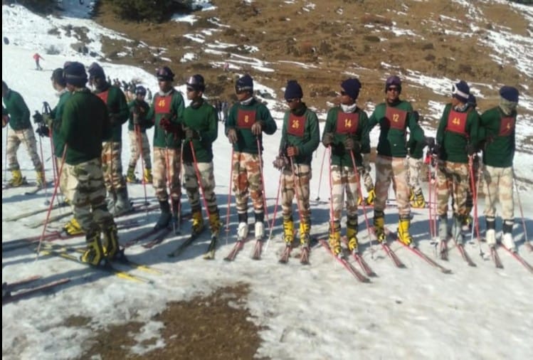 Itbp Soldiers Get Skiing Training In Auli Photos - गोरसों की बर्फीली ...