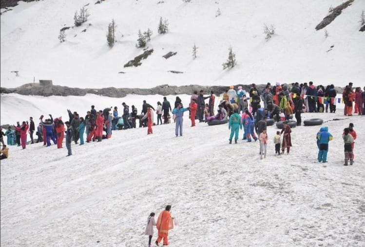The Tourists Started Reaching Koksar In Himachal To See Snow And ...