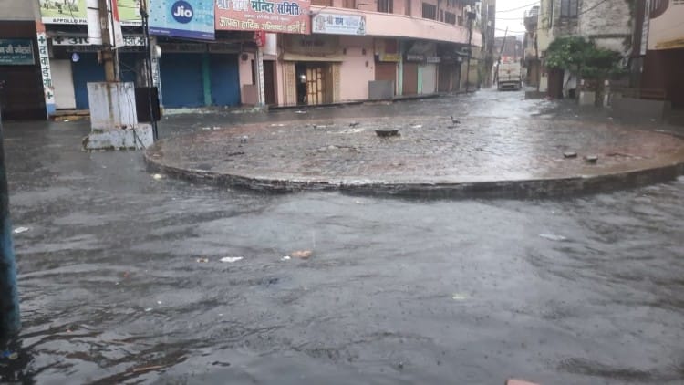 Khatauli Became An Island Due To Rain - मूसलाधार बारिश से खतौली बना ...