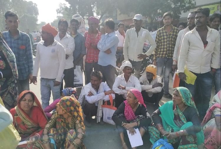 Lalitpur Women Took To The Road For Fertilizer ललितपुर चूल्हा चौका