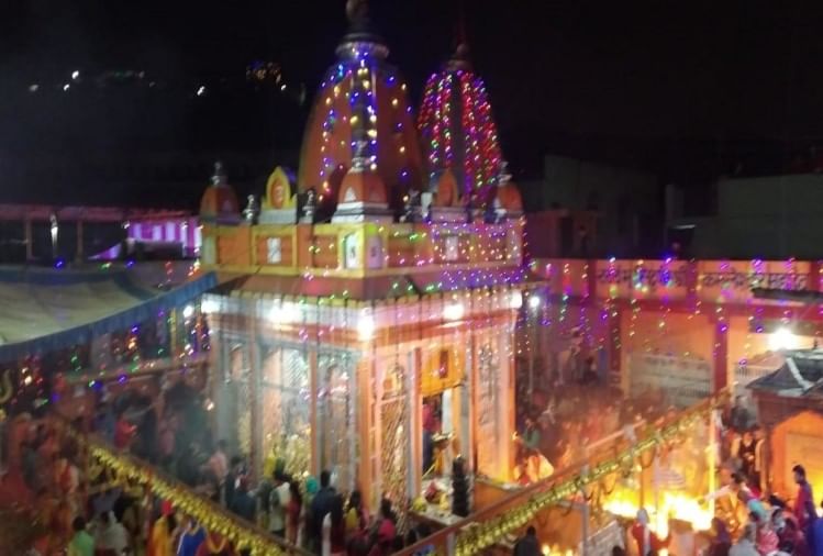 Kamleshwar Mahadev Temple Srinagar: 147 Couple Khada Diya Puja For ...