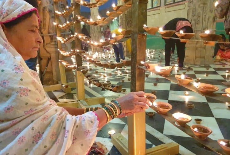 Deepdan In Ranganath Temple On Krittika Deepotsav In Vrindavan ...
