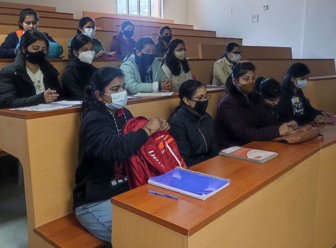 अल्मोड़ा मेडिकल कॉलेज के छात्रों के लिए लागू होगा ड्रेस कोड - Almora ...