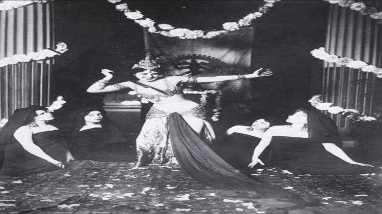 Know Who Was Adolf Hitler Spy Mata Hari Know All About Her - अजब-गजब ...