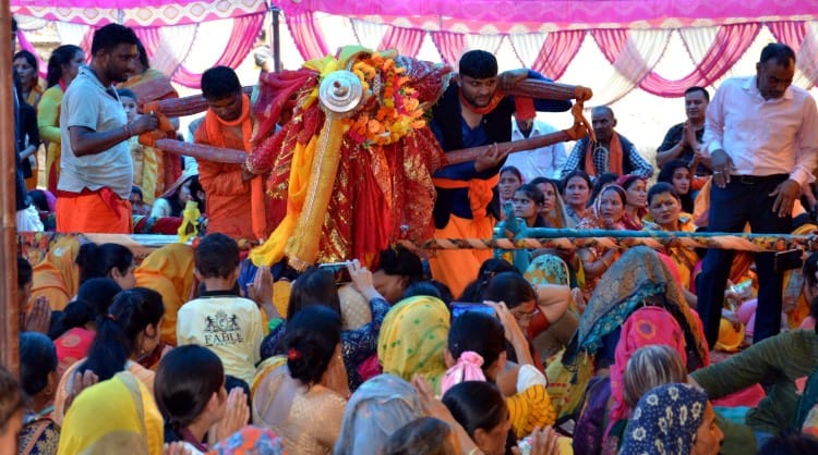 Maa Anasuya's Grave Image Installed In The Sanctum Sanctorum Of The ...