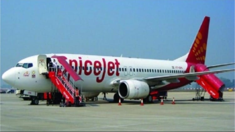 Spicejet Delhi Passengers Walked On Airport Due To Delay In Bus Arrival ...